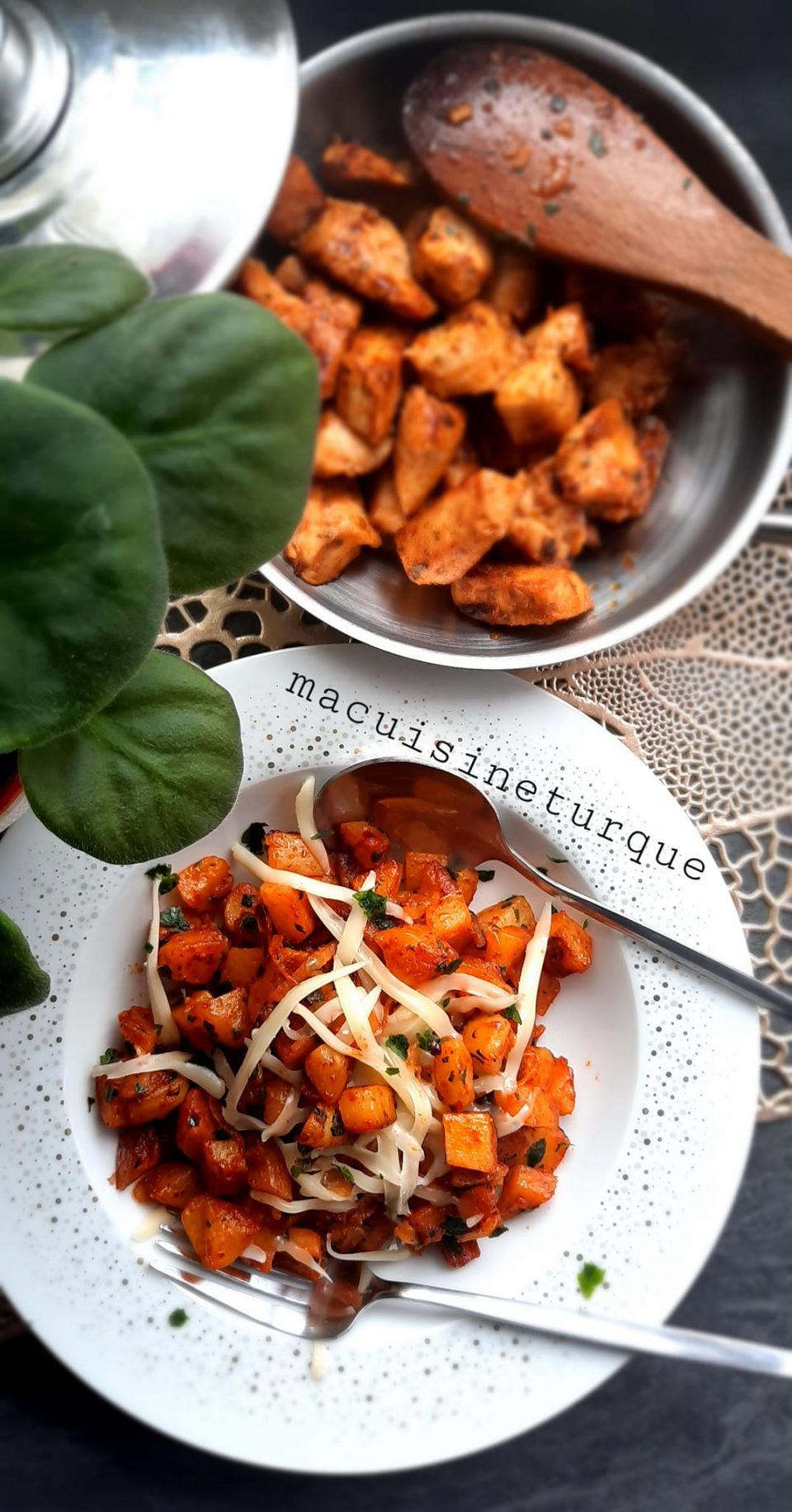 Recette de pommes de terre rissolées aux oignons (patates kavurmasi ...